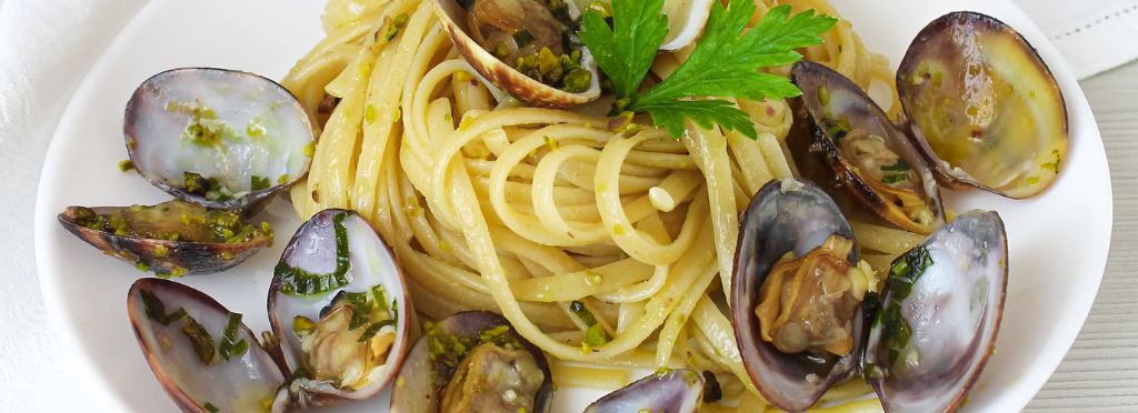 Caraci Sicily Food | Linguine Clams and Pistachio Pesto Recipe